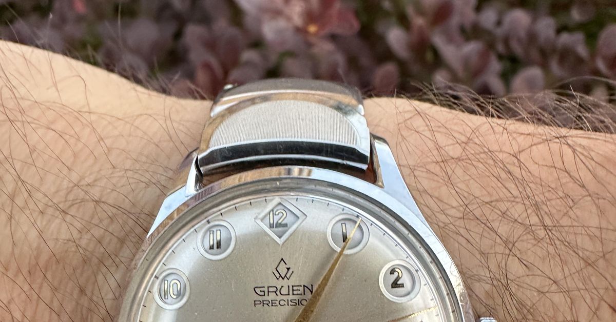 Cool vintage movement - Gruen Airflight | WatchCrunch