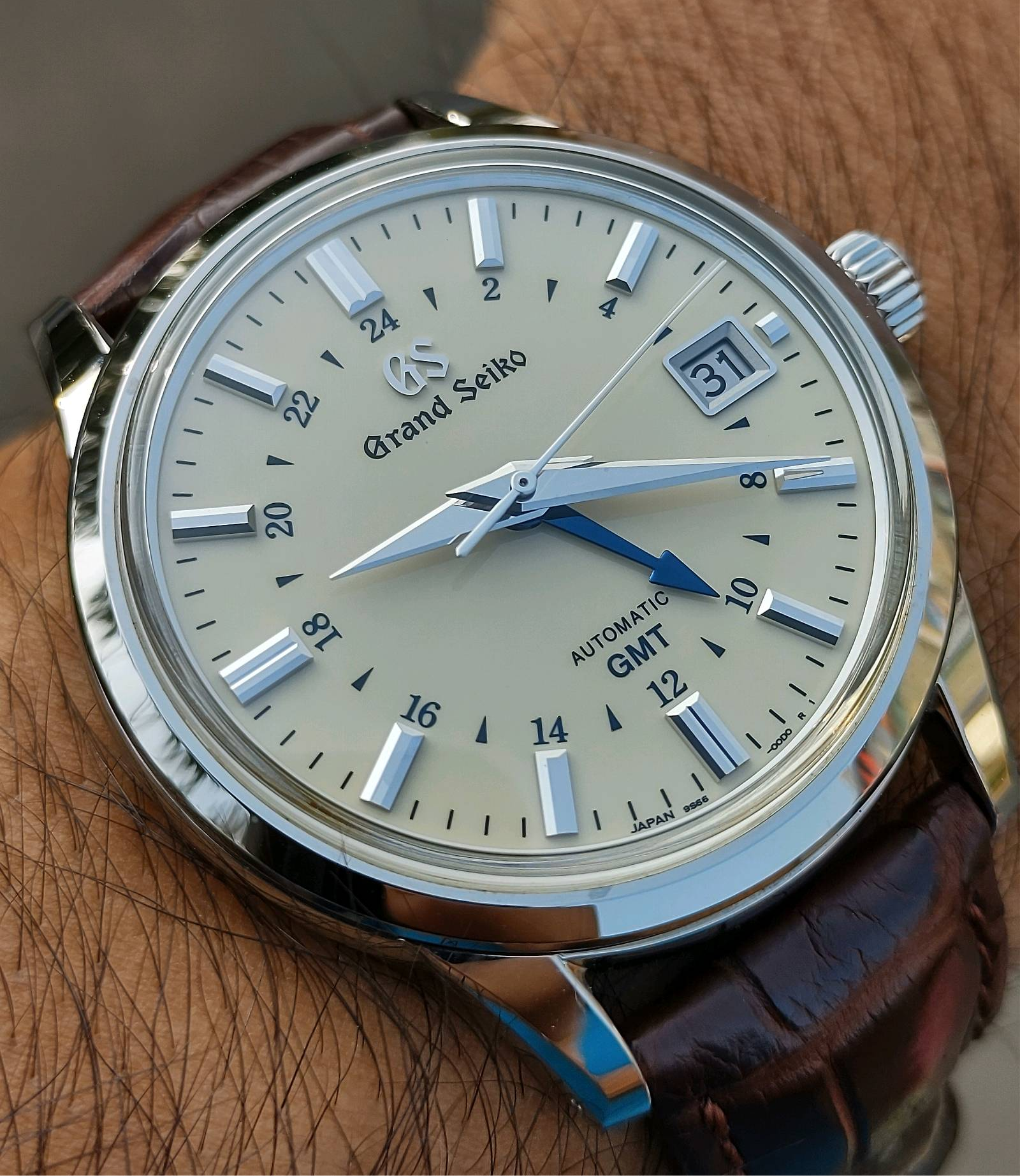 Grand Seiko SBGM221 Review | WatchCrunch