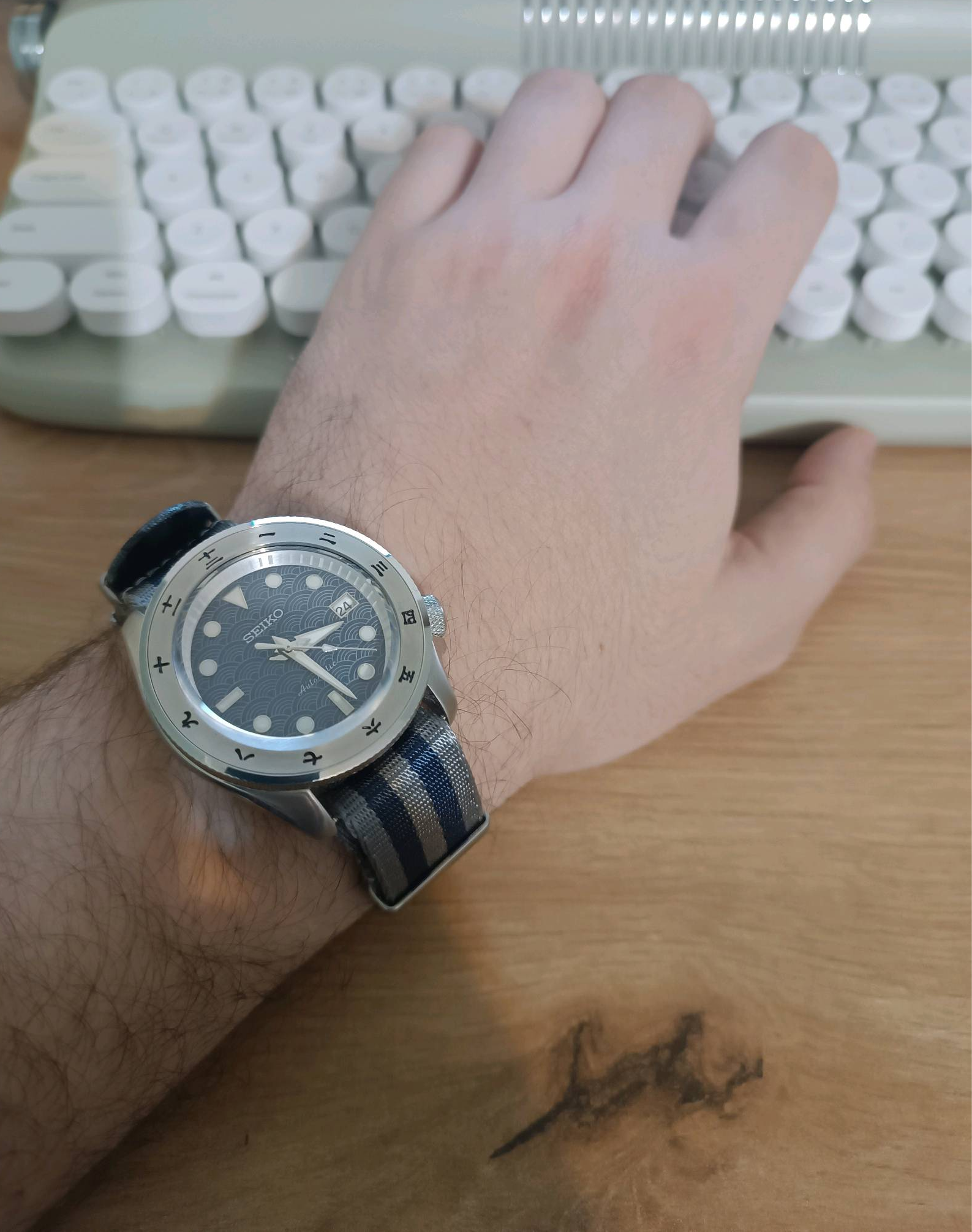 My custom watch looks really good with my typewriter keyboard | WatchCrunch