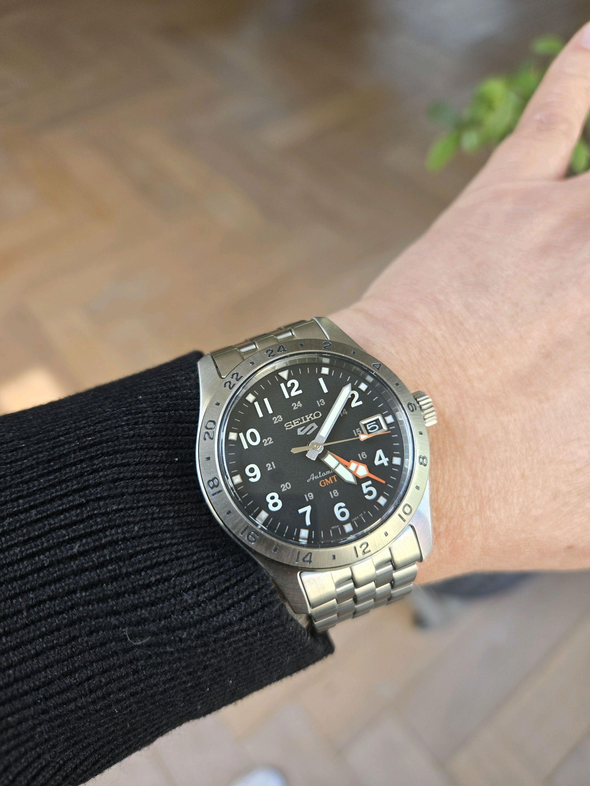 Seiko SSK023 GMT FIELD | WatchCrunch