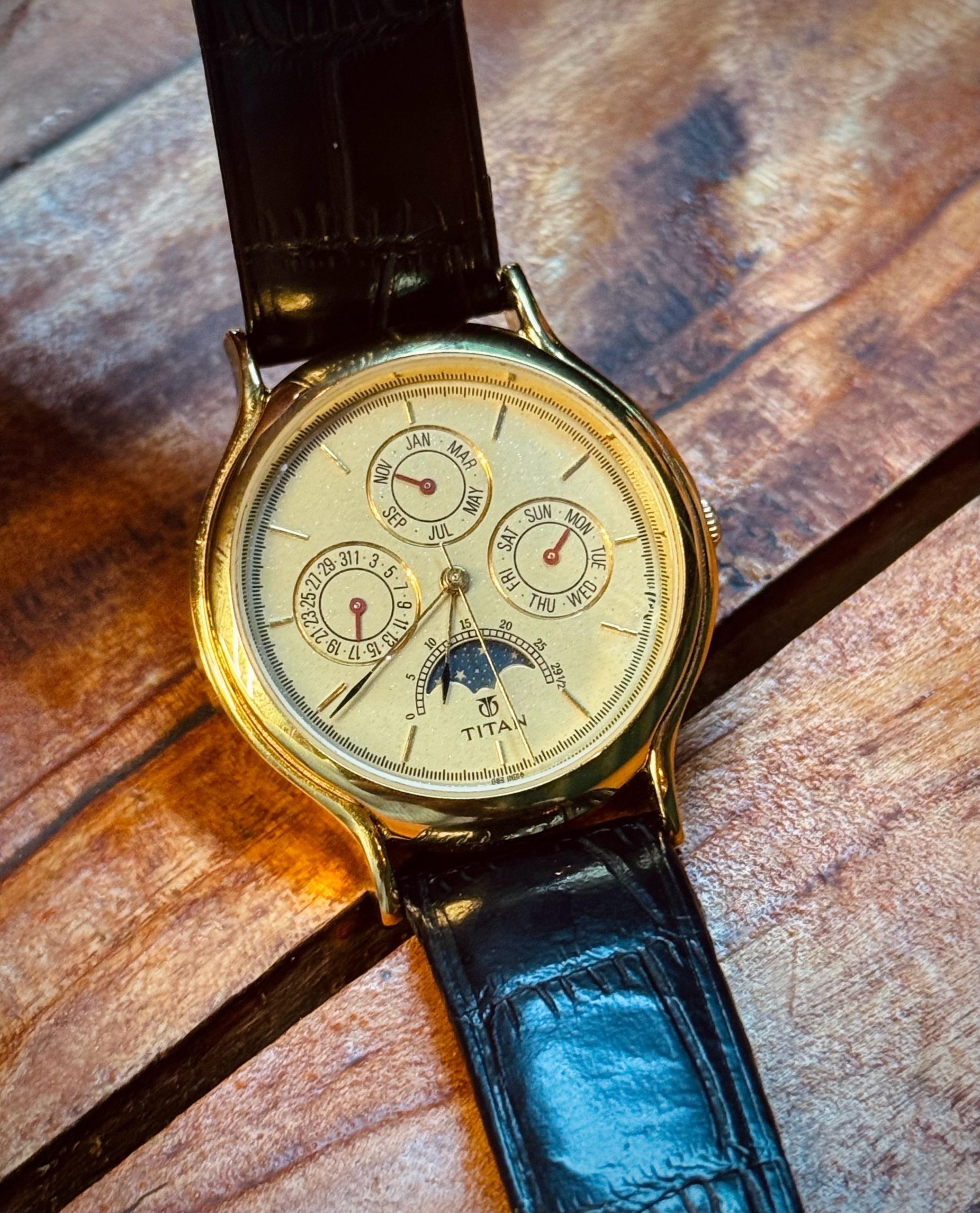 #NWA – Vintage Titan Moonphase (1980s) | WatchCrunch