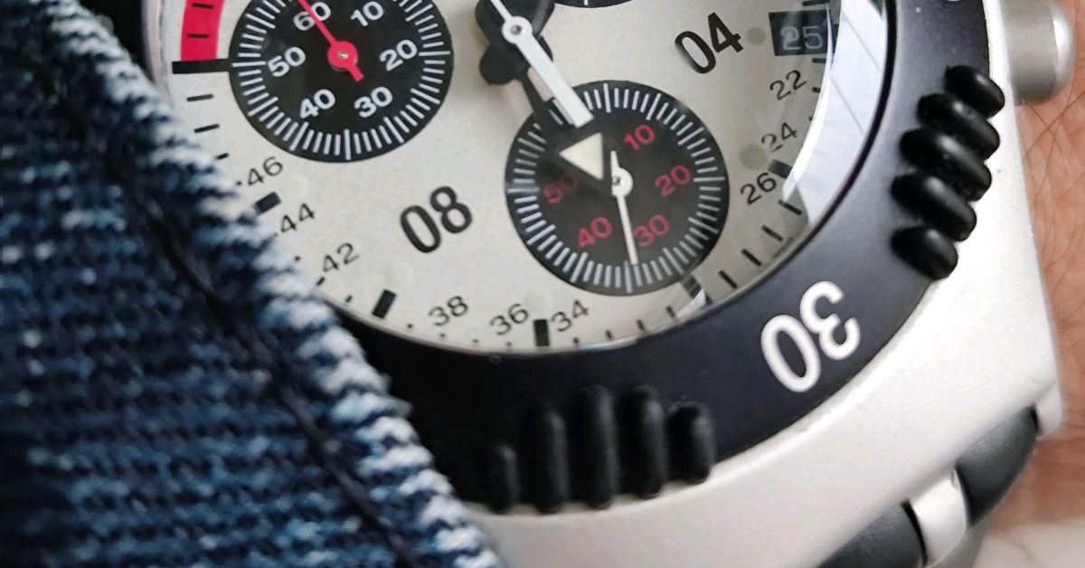 Swatch "Spectre Rouge" | WatchCrunch