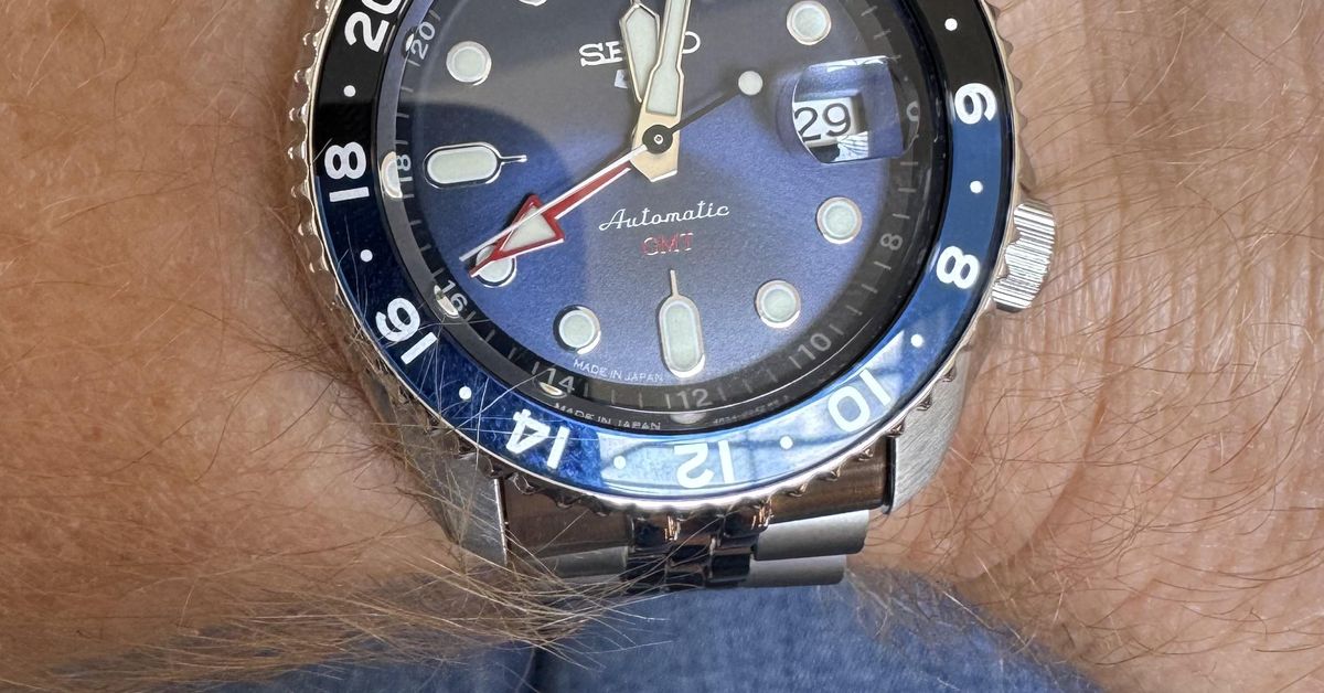 Seiko 5 Sports SKX Style GMT | WatchCrunch