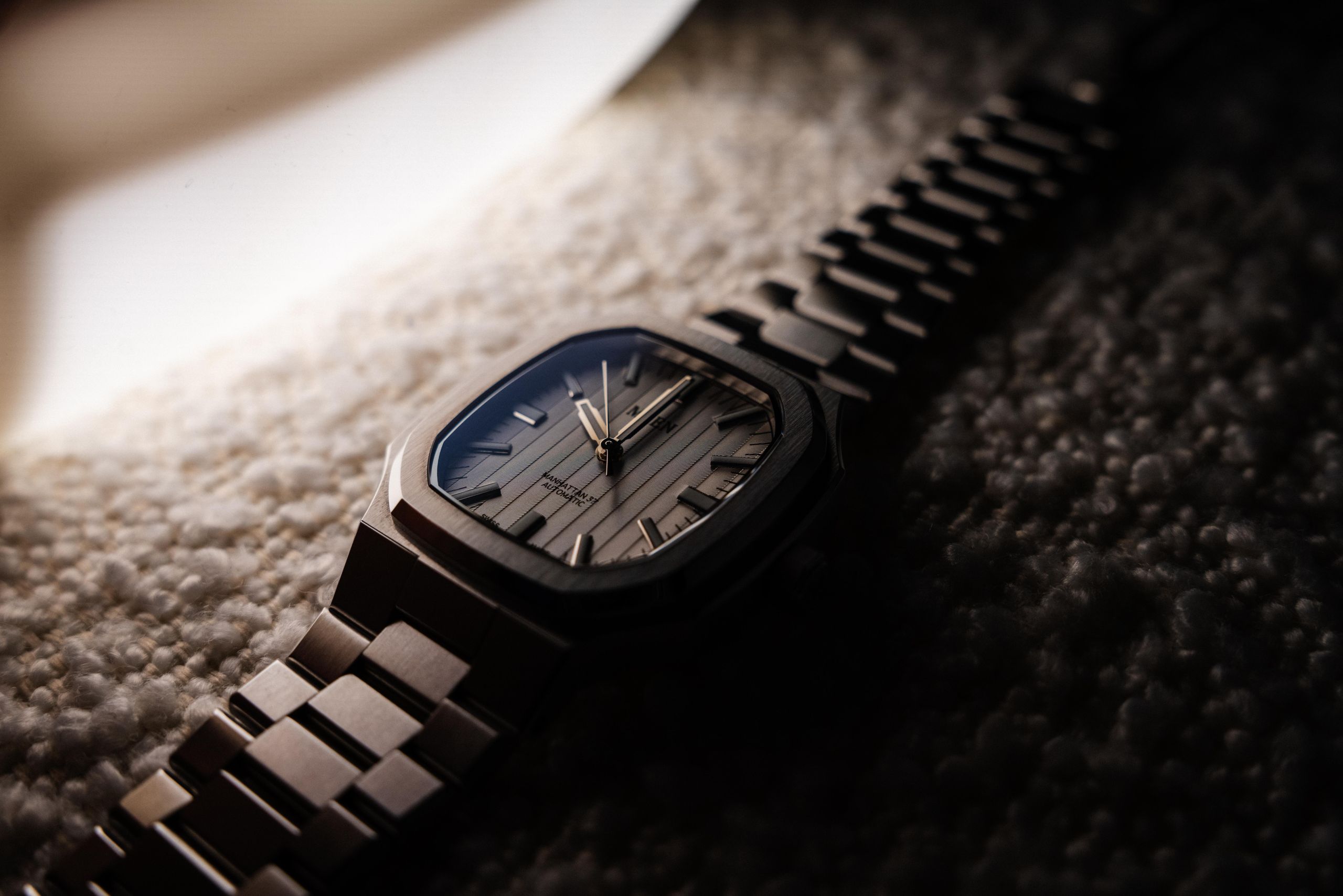 Maen Manhattan 37 | WatchCrunch