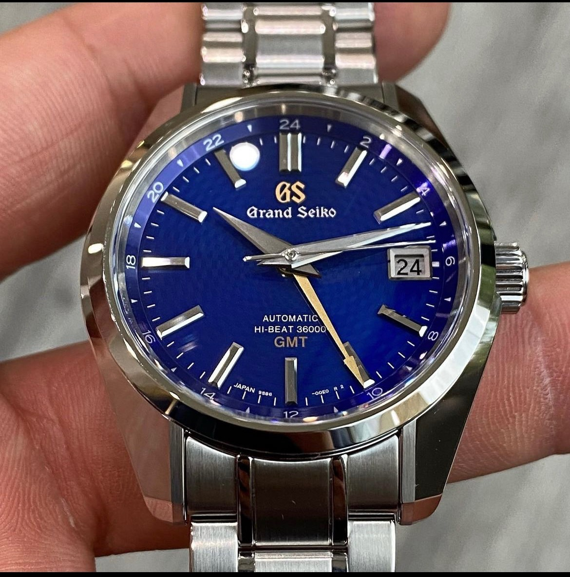 What do you think about the Grand Seiko SBGJ261? 🔥🔥 | WatchCrunch