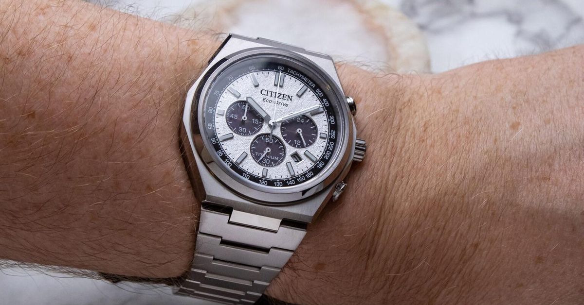Photos of the Citizen Forza Chronograph | WatchCrunch
