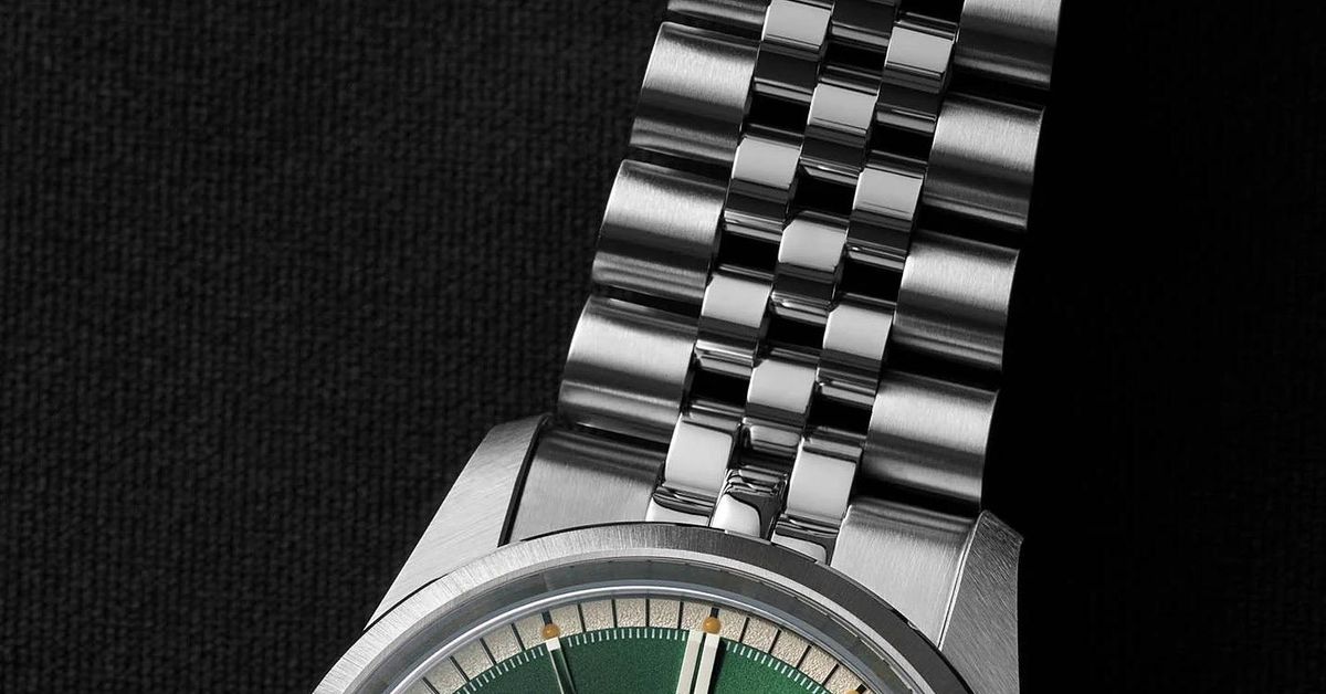 FEATURE: Maen Brooklyn 36 Triple Calendar | WatchCrunch