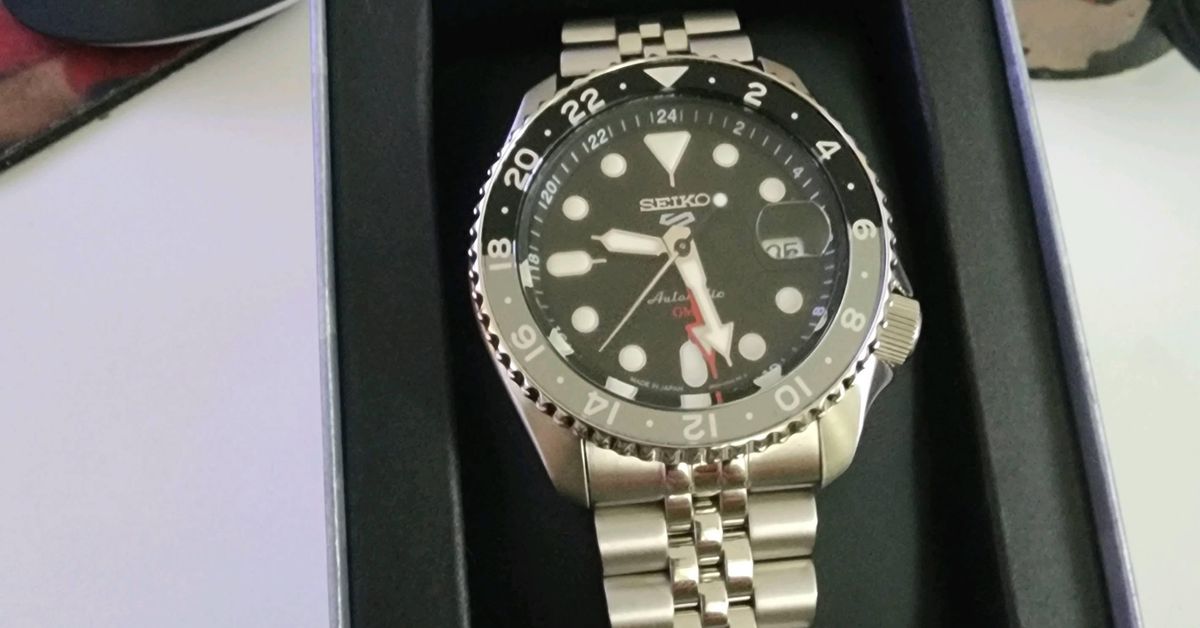 Seiko 5 GMT black | WatchCrunch