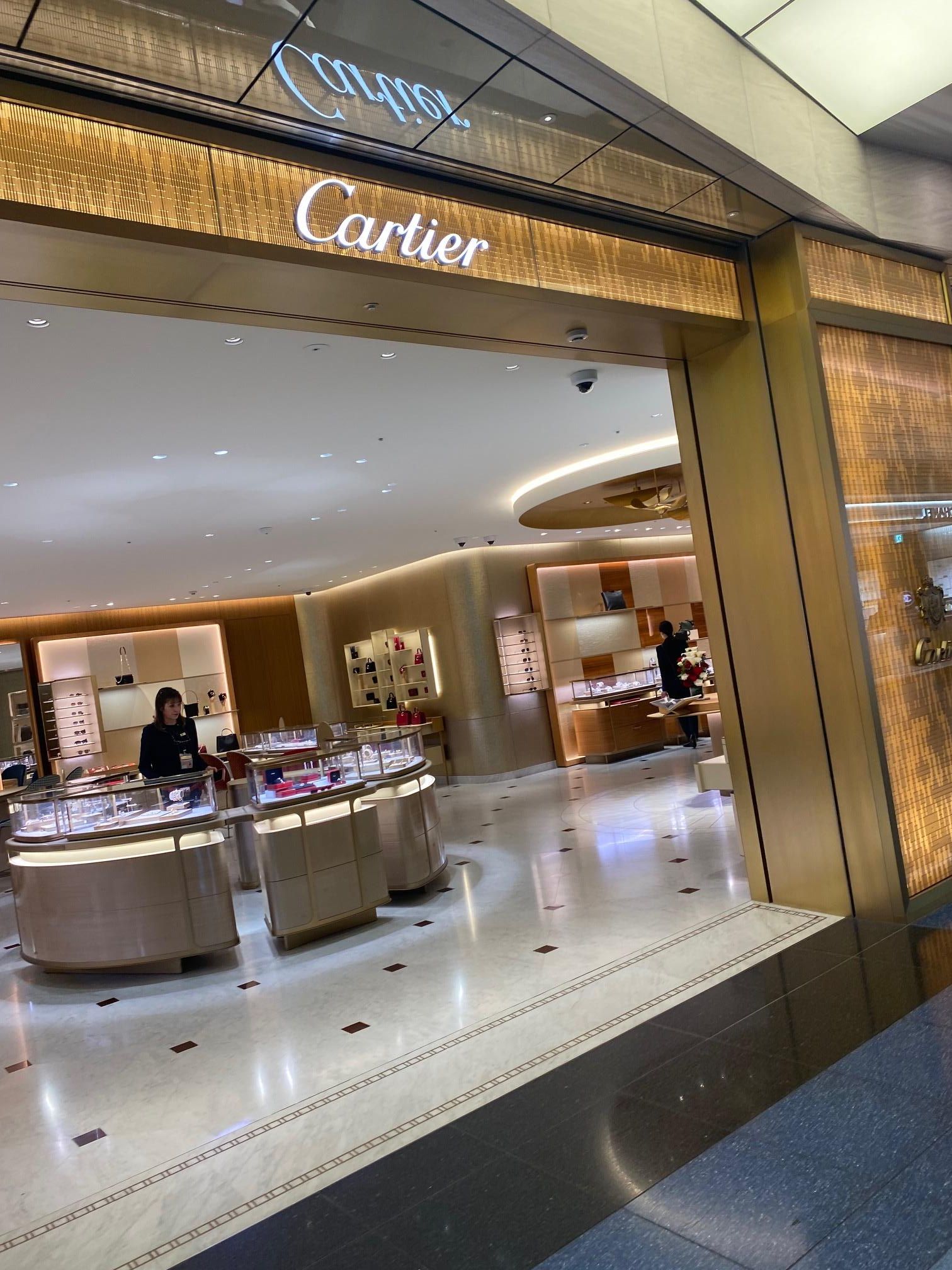 Luxury watch shopping at the airport | WatchCrunch