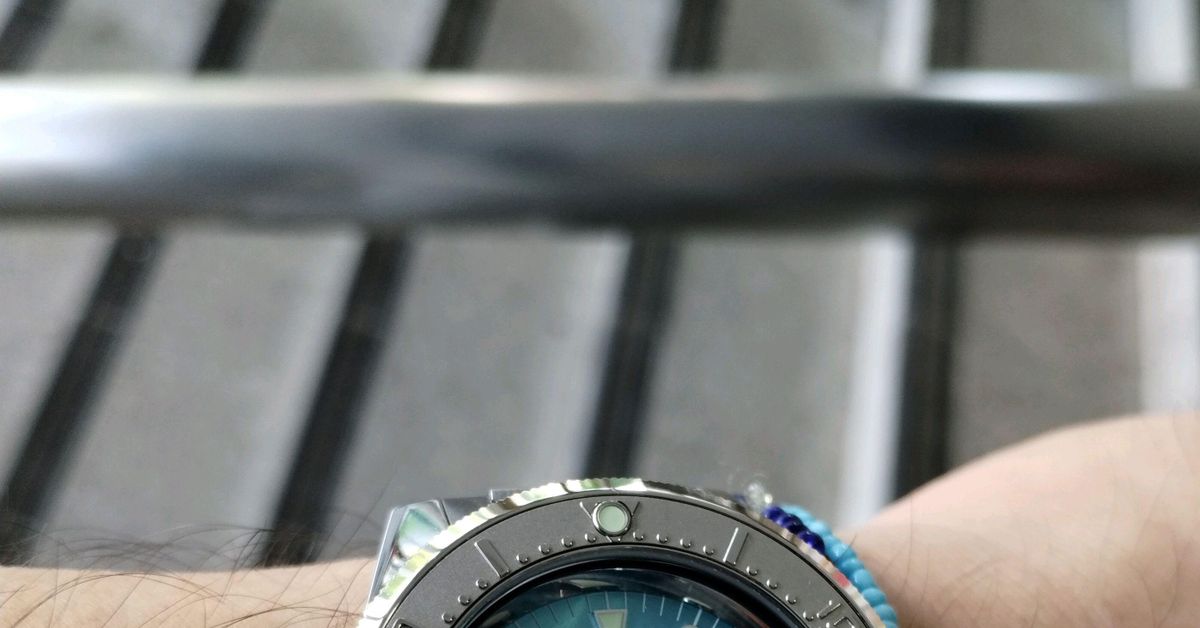 Squale Ocarat Boutique LE | WatchCrunch