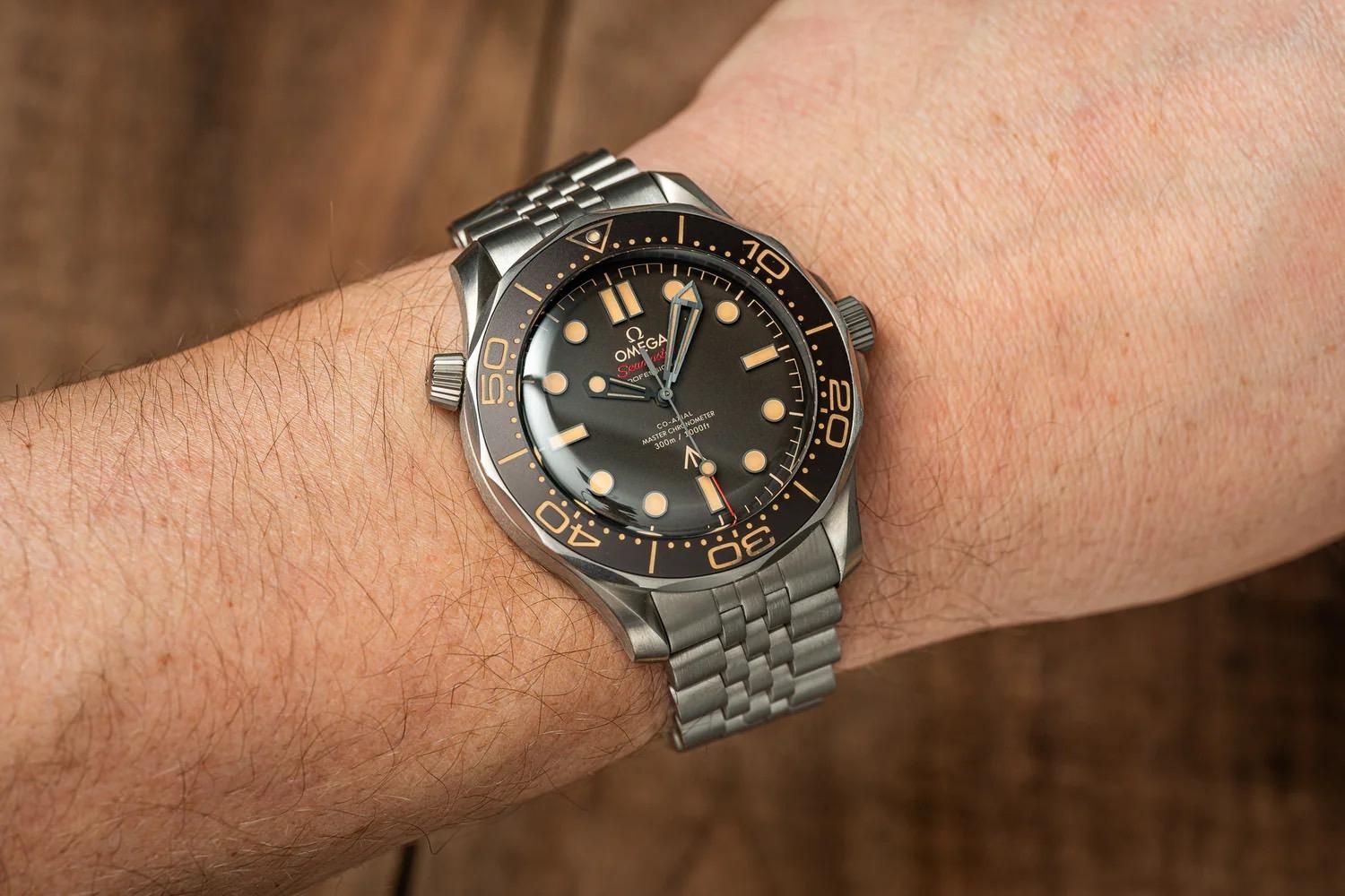 Unclestraps “fixed” the NTTD omega seamaster | WatchCrunch