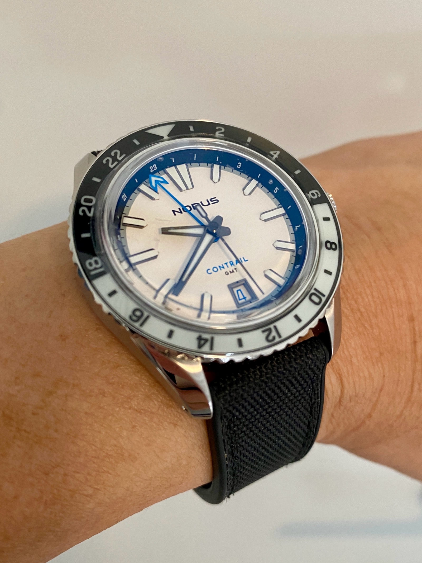 Nodus Contrail GMT | WatchCrunch
