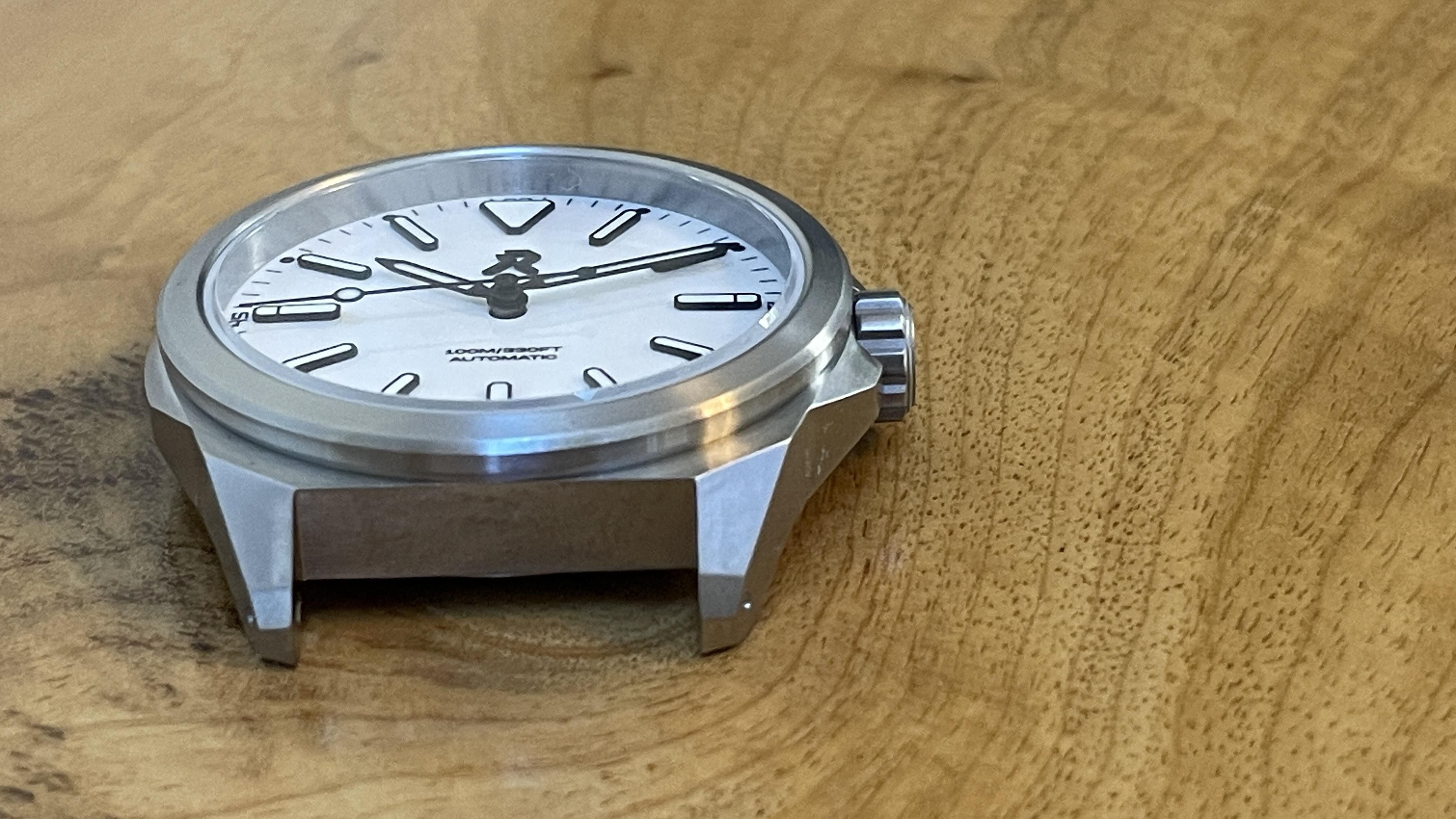 Review of the RZE Resolute Pro (Titanium, White Enamel 40mm) | WatchCrunch