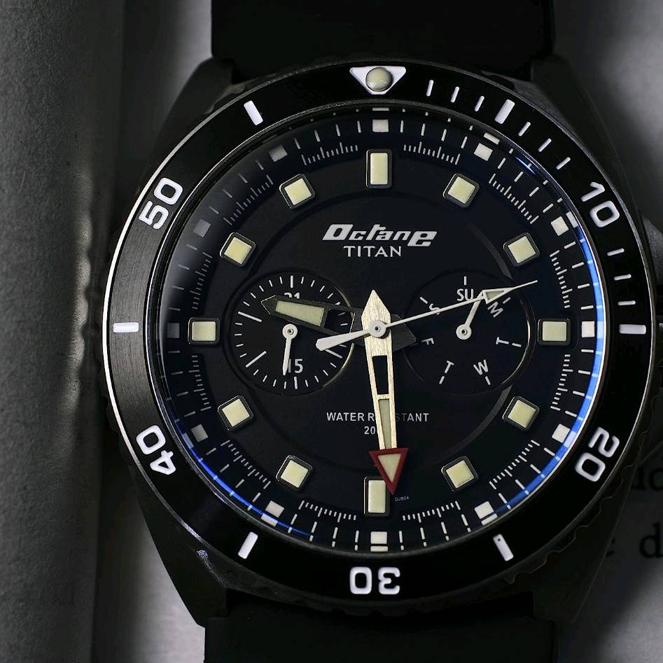 Review - Titan Octane Hyper Lume 90113ΚΡ01 | WatchCrunch