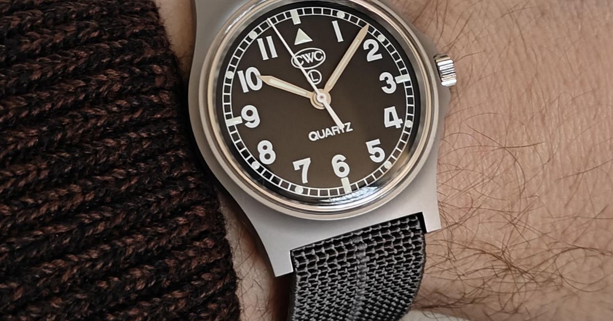 CWC G10 Quartz & Erika's Original (fixed bar strap version) | WatchCrunch