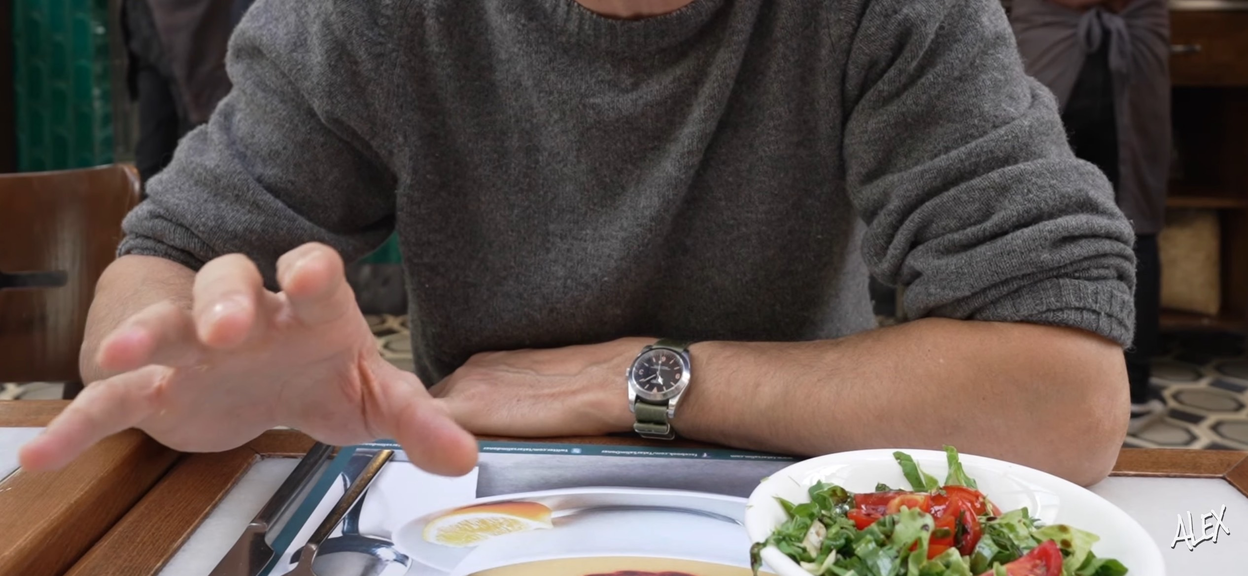 Another niche watch spotting post… Help! | WatchCrunch