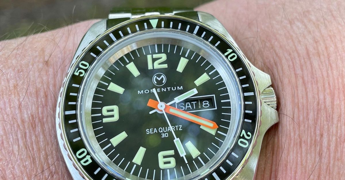 Momentum Sea Quartz 30 | WatchCrunch
