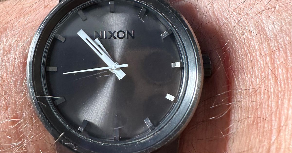 Nixon - The Cannon - Shoot to Thrill? Not really. | WatchCrunch