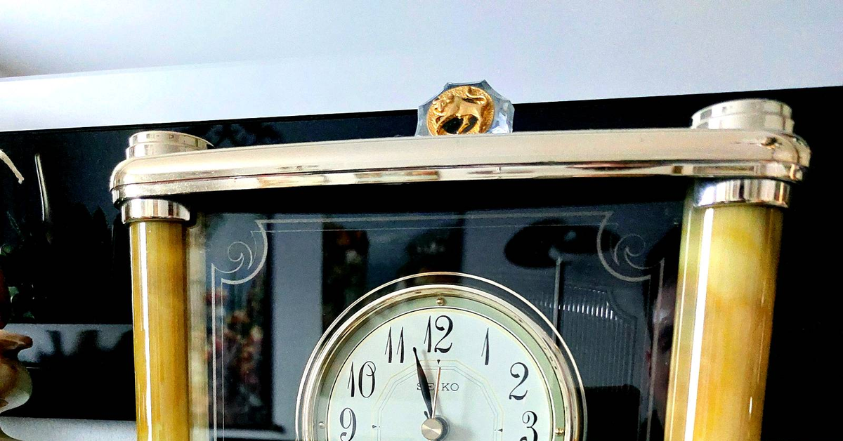 Seiko table clock | WatchCrunch