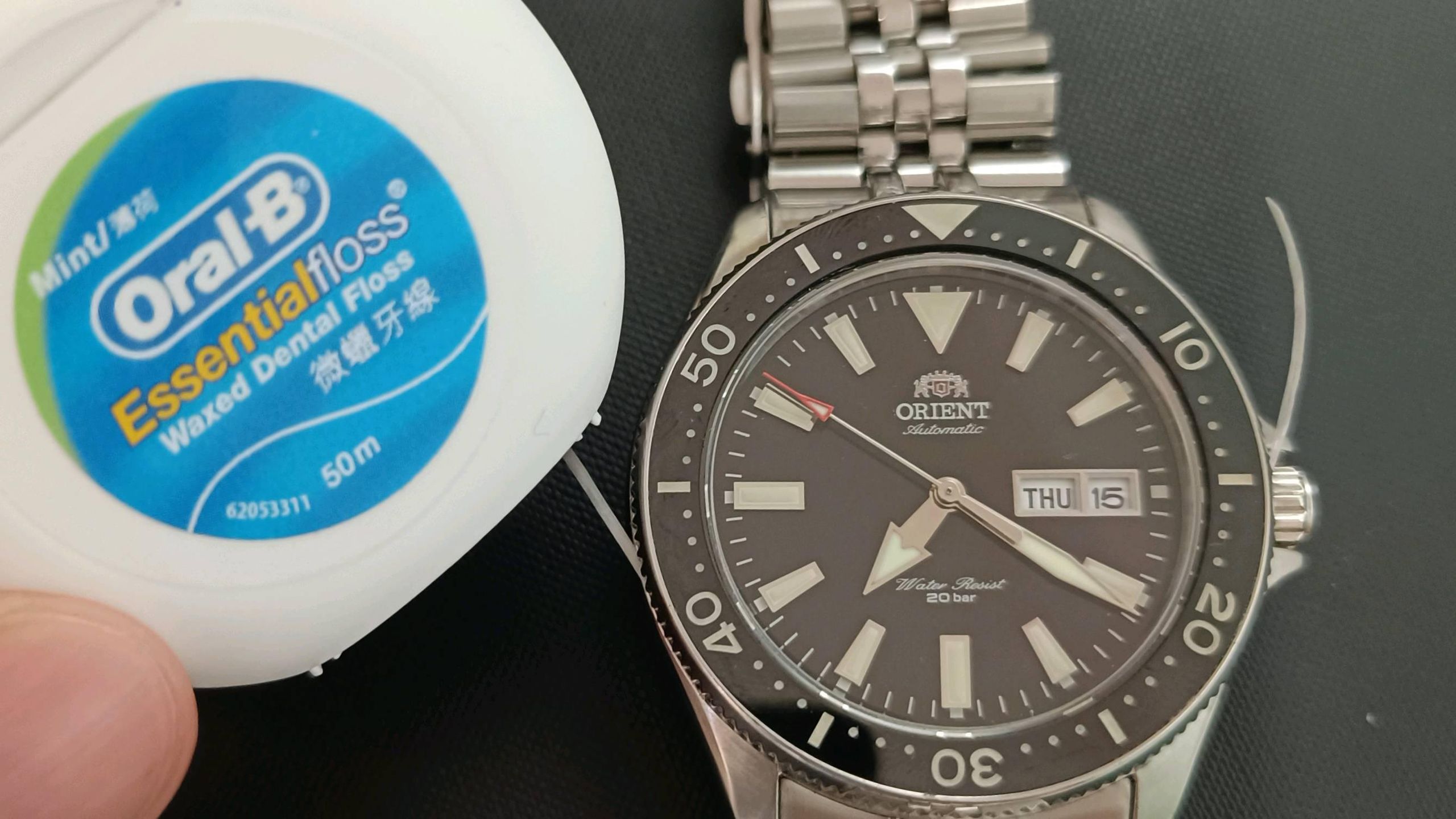 Dental Floss for Fixing Loose / Wobbly Watch Bezel | WatchCrunch