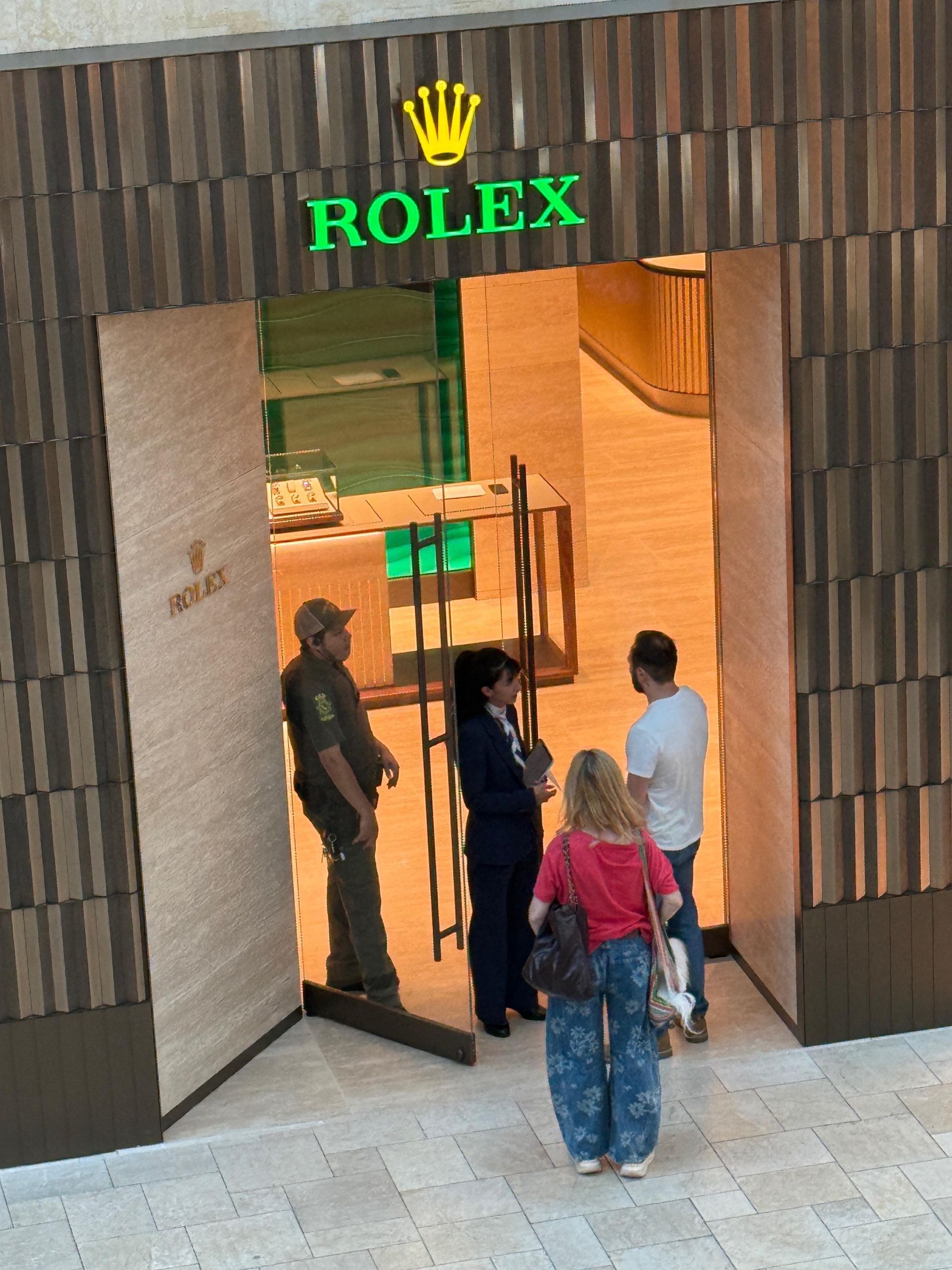I really dislike this Los Angeles Rolex AD | WatchCrunch