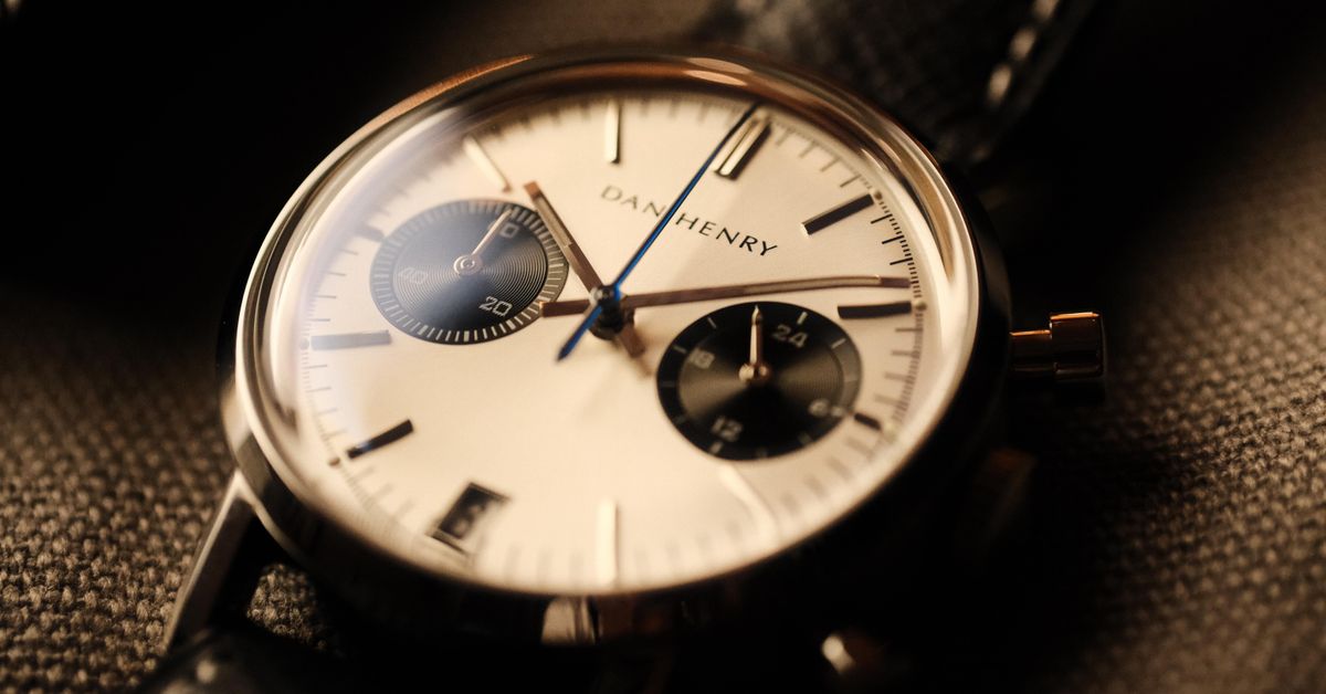 Dan Henry 36mm 1964 Silver Panda - Up Close | WatchCrunch