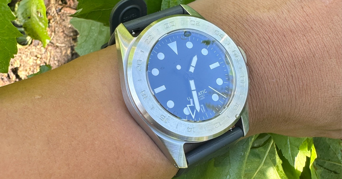 Just got this New Unimatic UT4 Quattro GMT | WatchCrunch