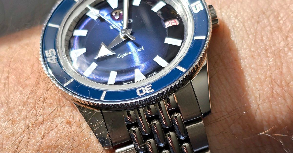 Rado Captain Cook 37mm | WatchCrunch