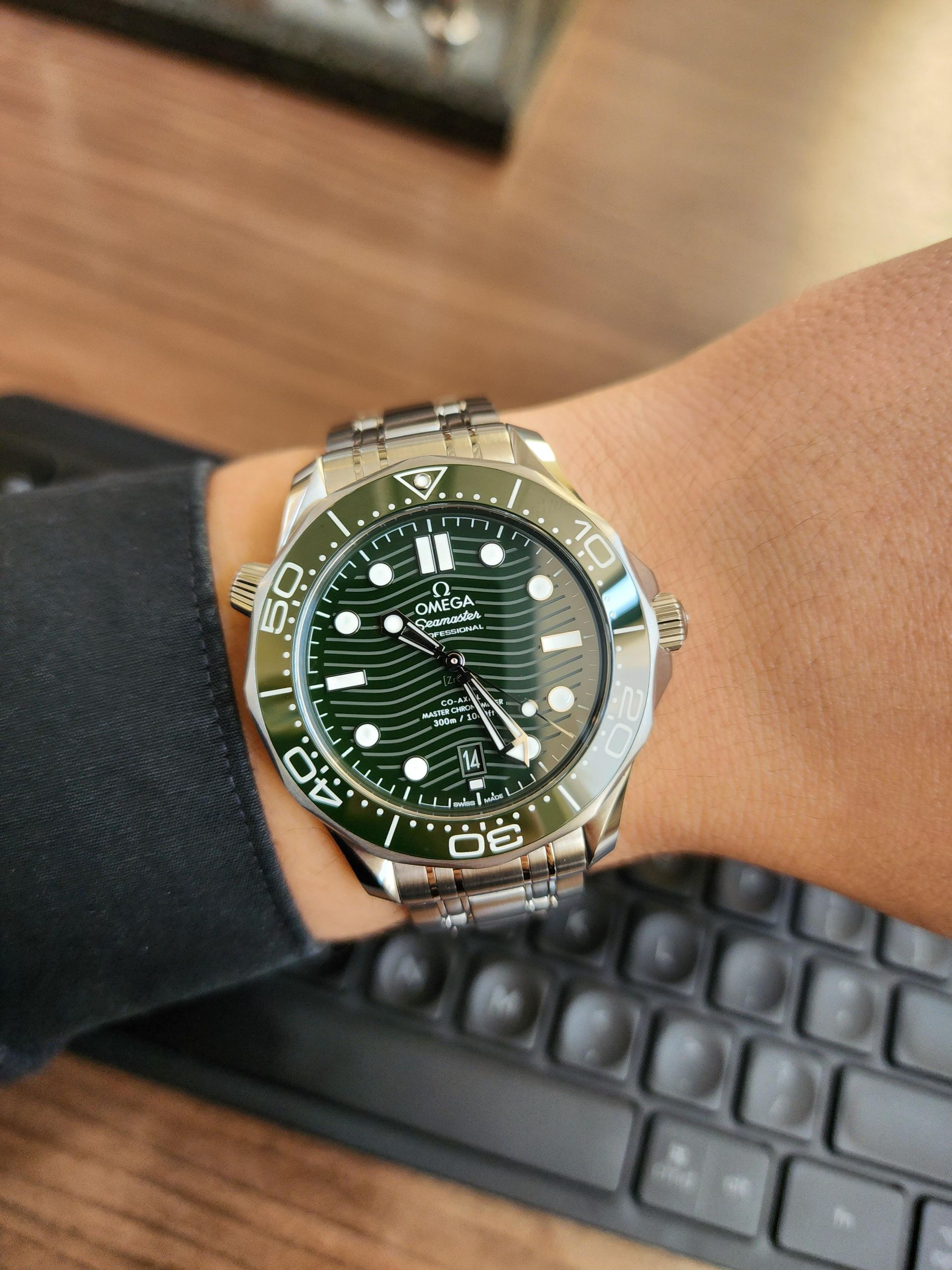 Green Seamaster 300m | WatchCrunch