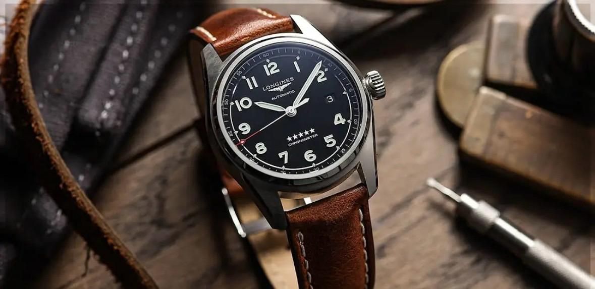 The gap between the strap and watch case. Minor details that I wish has ...