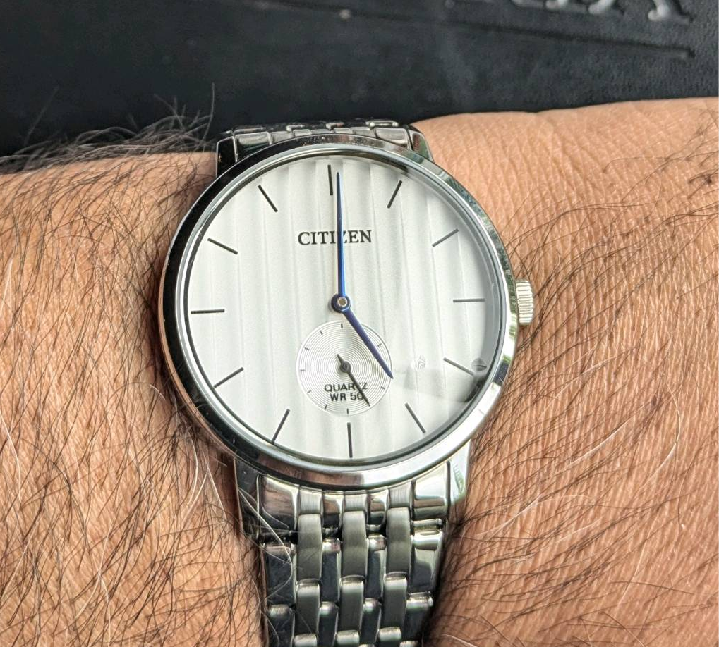 Citizen small second quartz | WatchCrunch