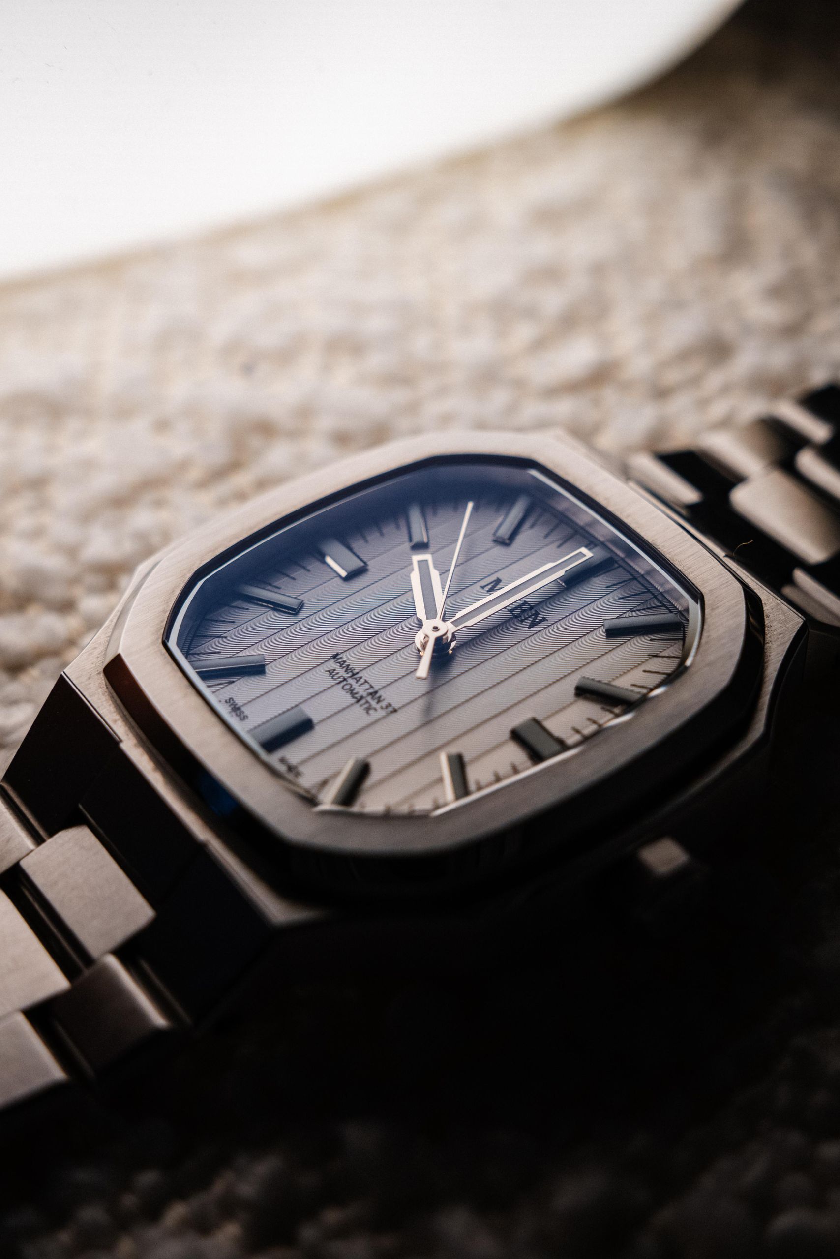 Maen Manhattan 37 | WatchCrunch