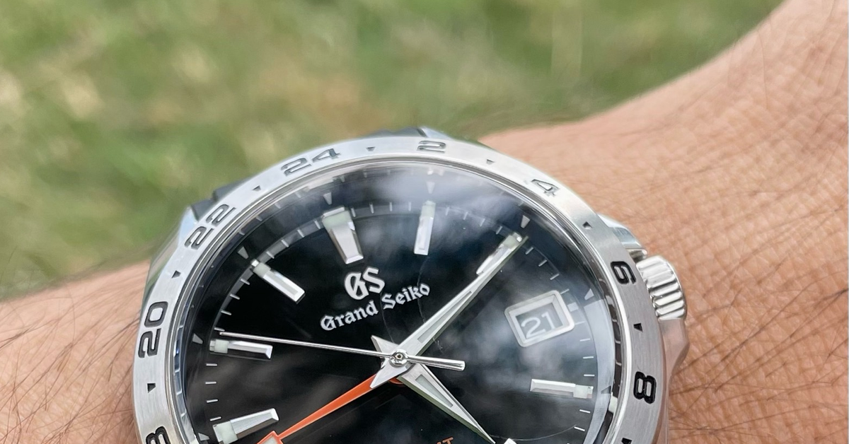 Grand Seiko SBGN003 with fitted rubber strap | WatchCrunch