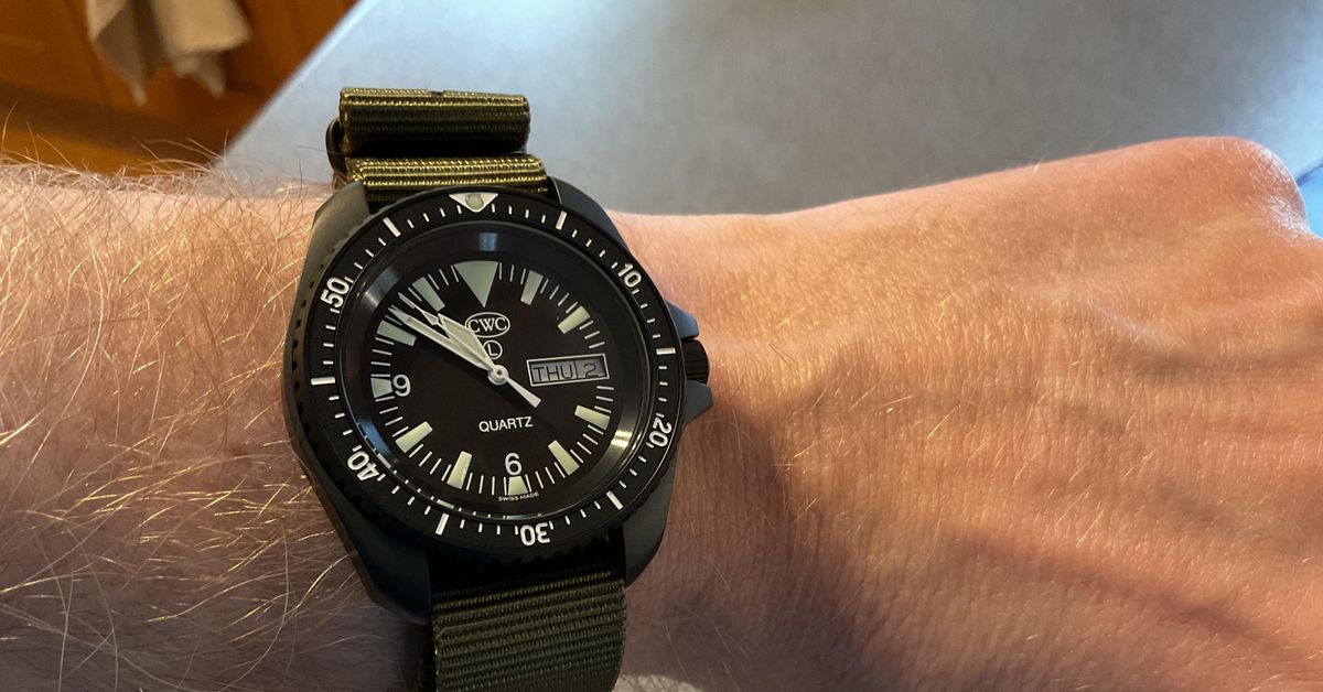 CWC SBS quartz diver | WatchCrunch