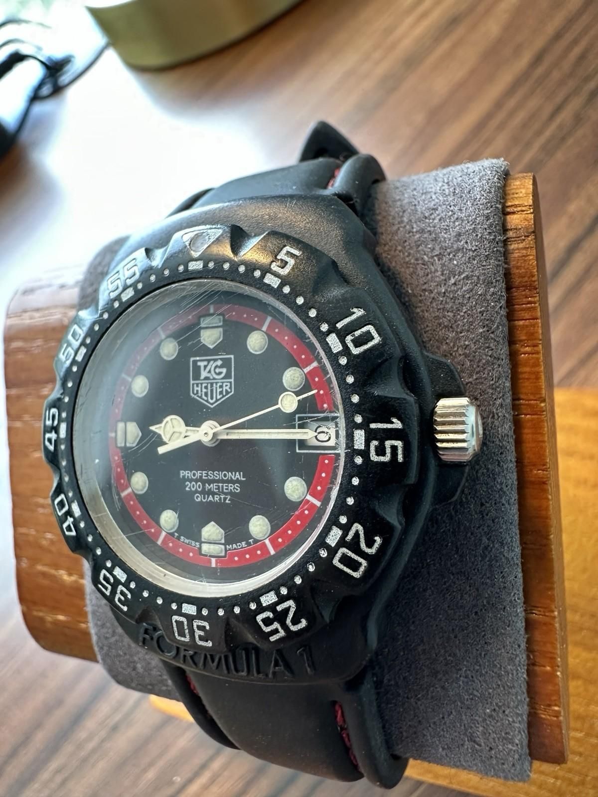 Tag Heuer Formula 1 Quartz 200M Black/Red Dial Date Black Rubber Strap ...