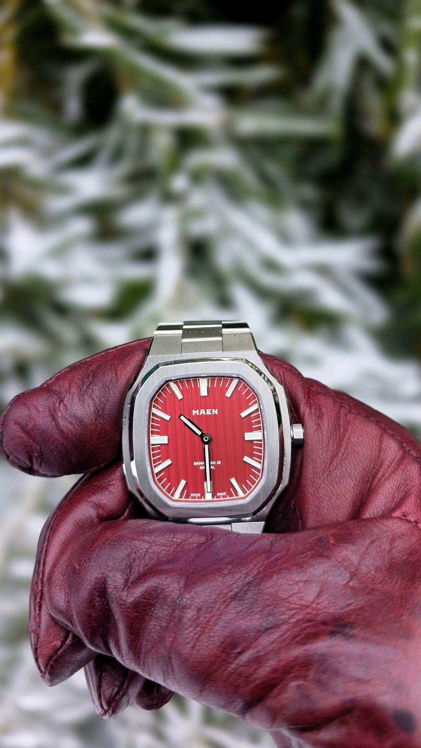 Splash of Red & White - Maen x Snow | WatchCrunch