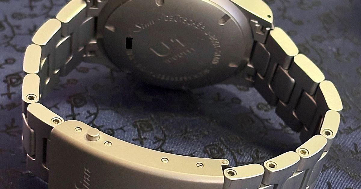 Sinn U1 quick adjustment clasp | WatchCrunch