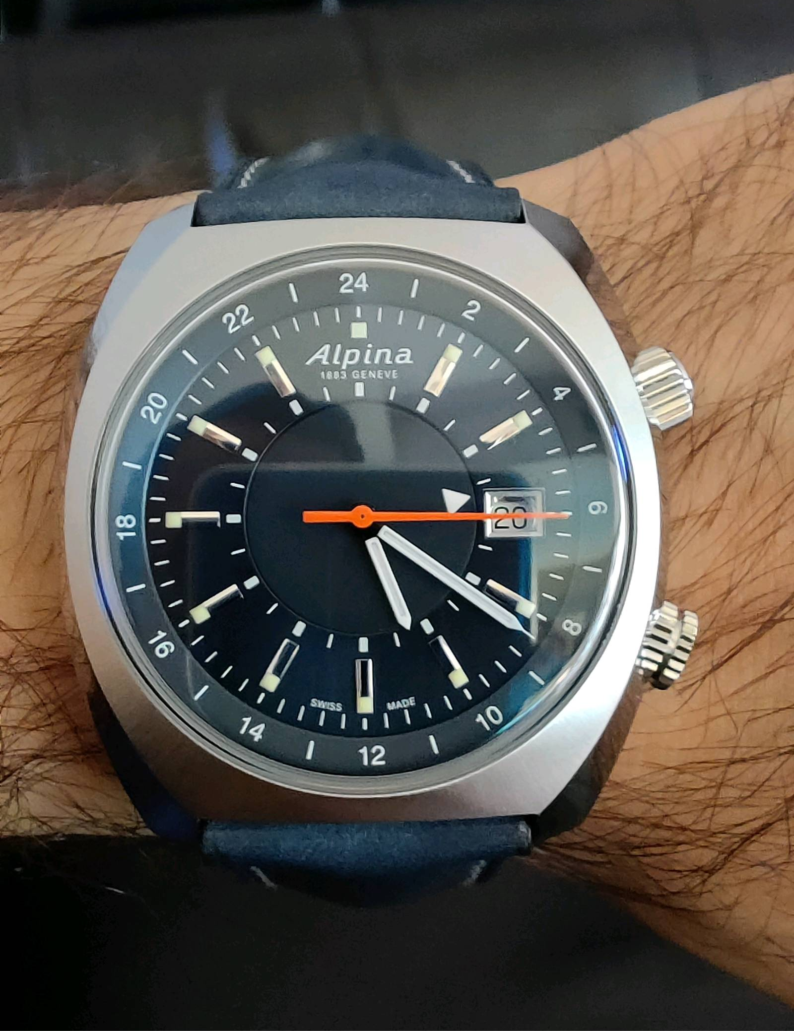 Alpina Startimer Pilot Heritage Automatic GMT AL-555N4H6 | WatchCrunch