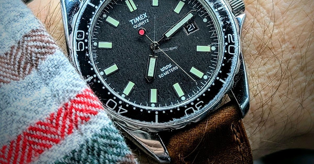 Red Dot Diver | WatchCrunch