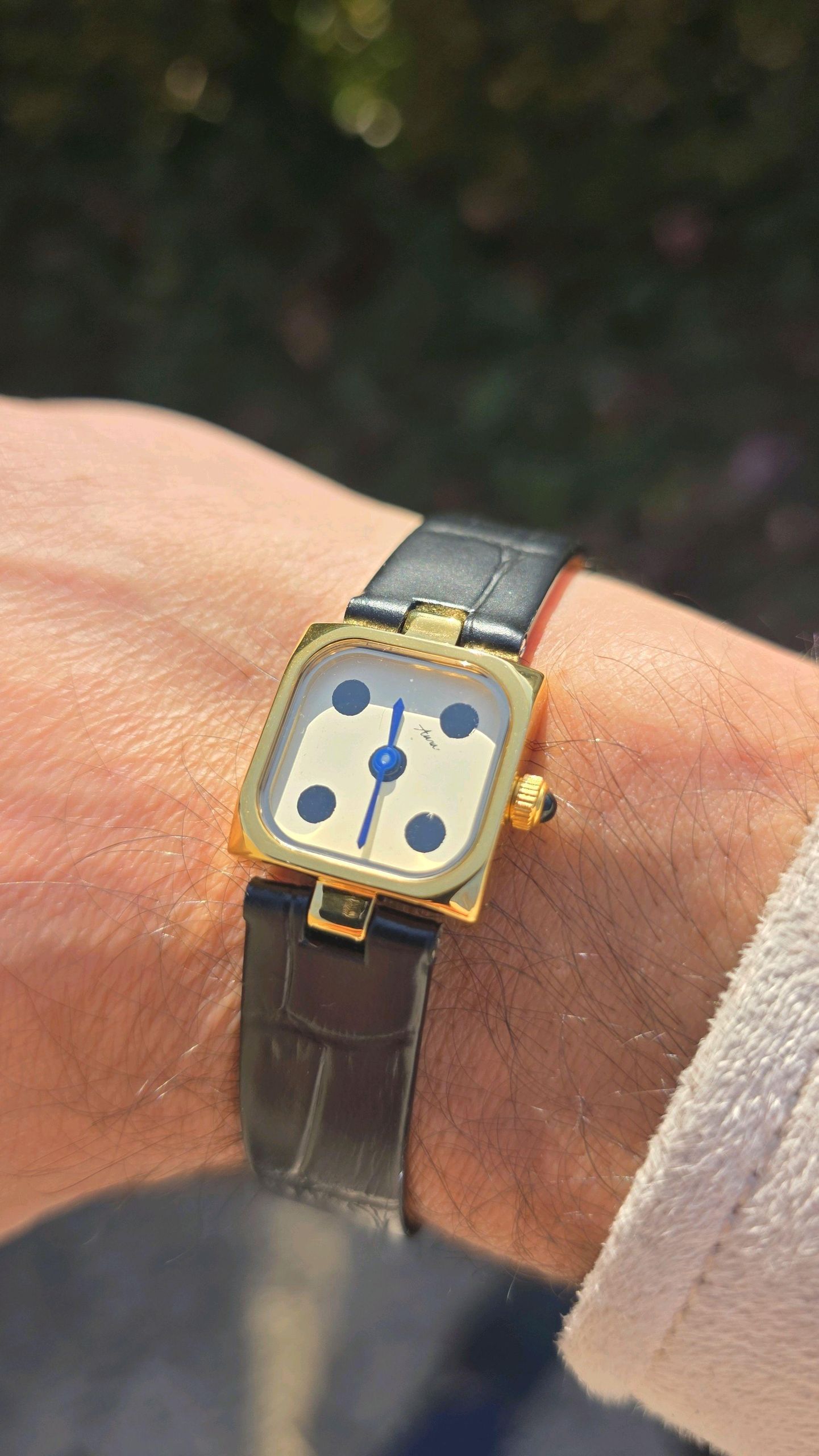 Double Wristing Aura | WatchCrunch