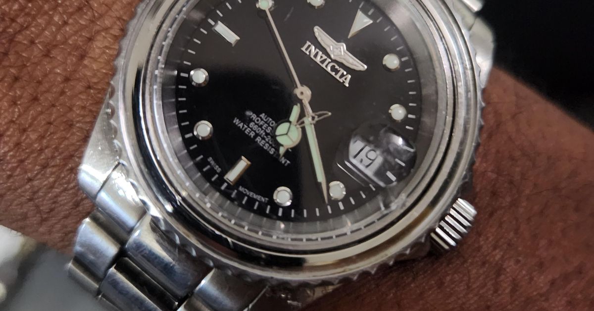 Help removing bezel from Invicta 9937 | WatchCrunch