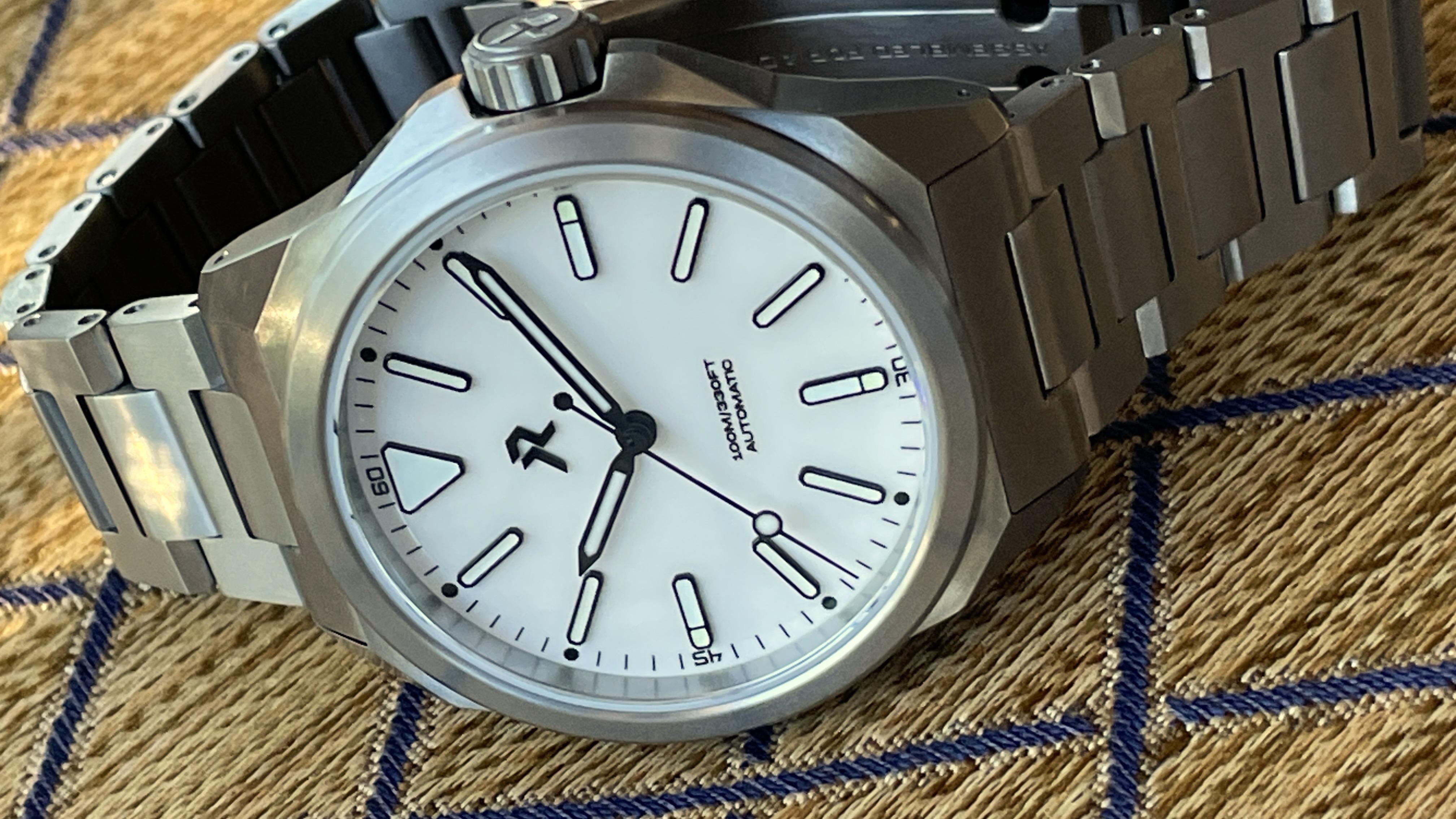 Review of the RZE Resolute Pro (Titanium, White Enamel 40mm) | WatchCrunch