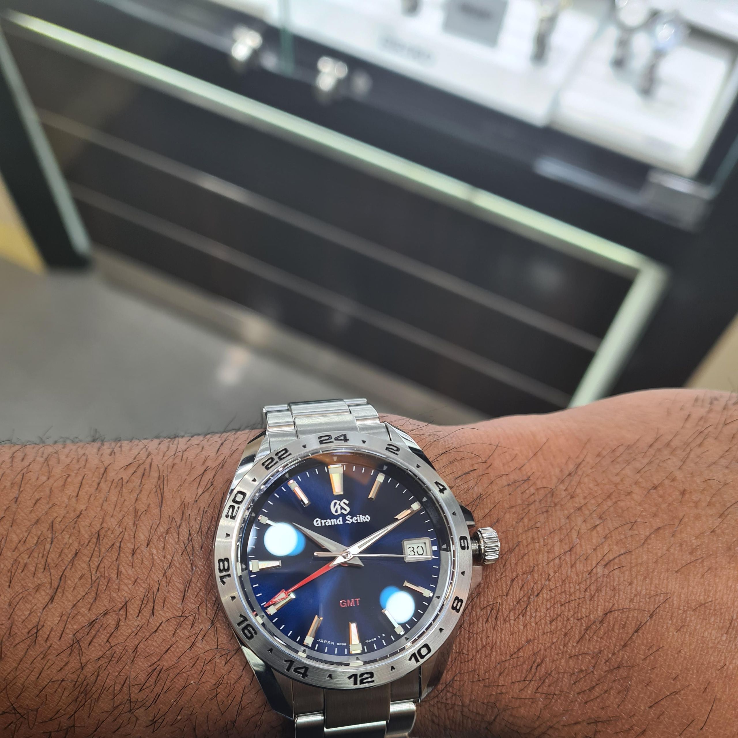 Does it make sense to buy an expensive Quartz watch? | WatchCrunch