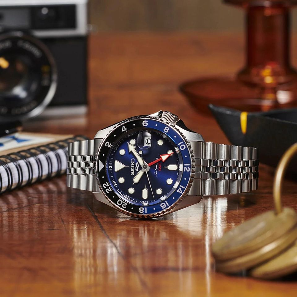 Th ultimate Seiko SSK GMT guide: The Ideal Watch for the Time Zone Nerd ...