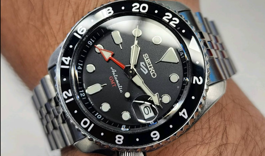 Seiko 5 GMT Review | WatchCrunch