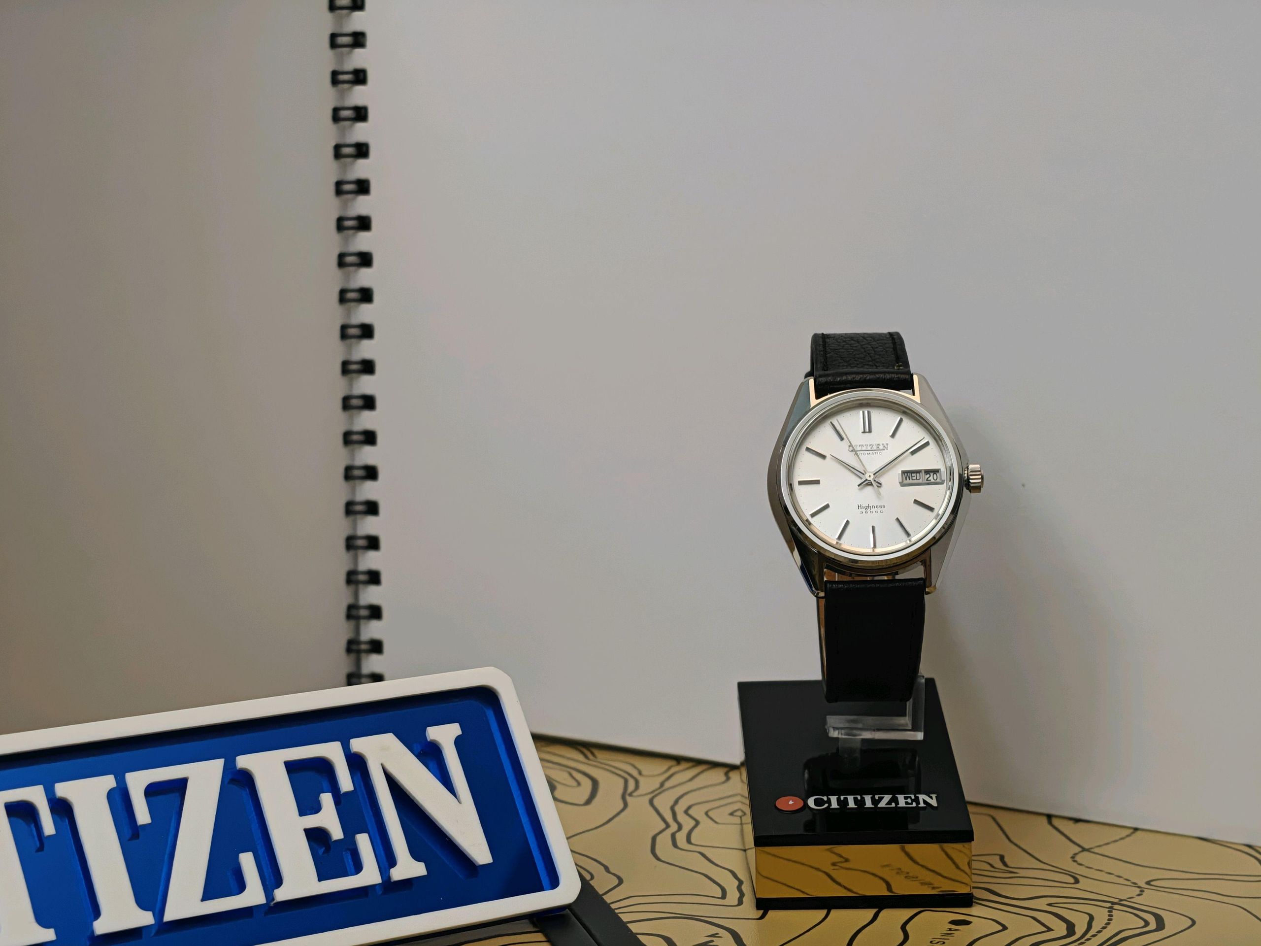 Vintage Citizen Stand and display | WatchCrunch