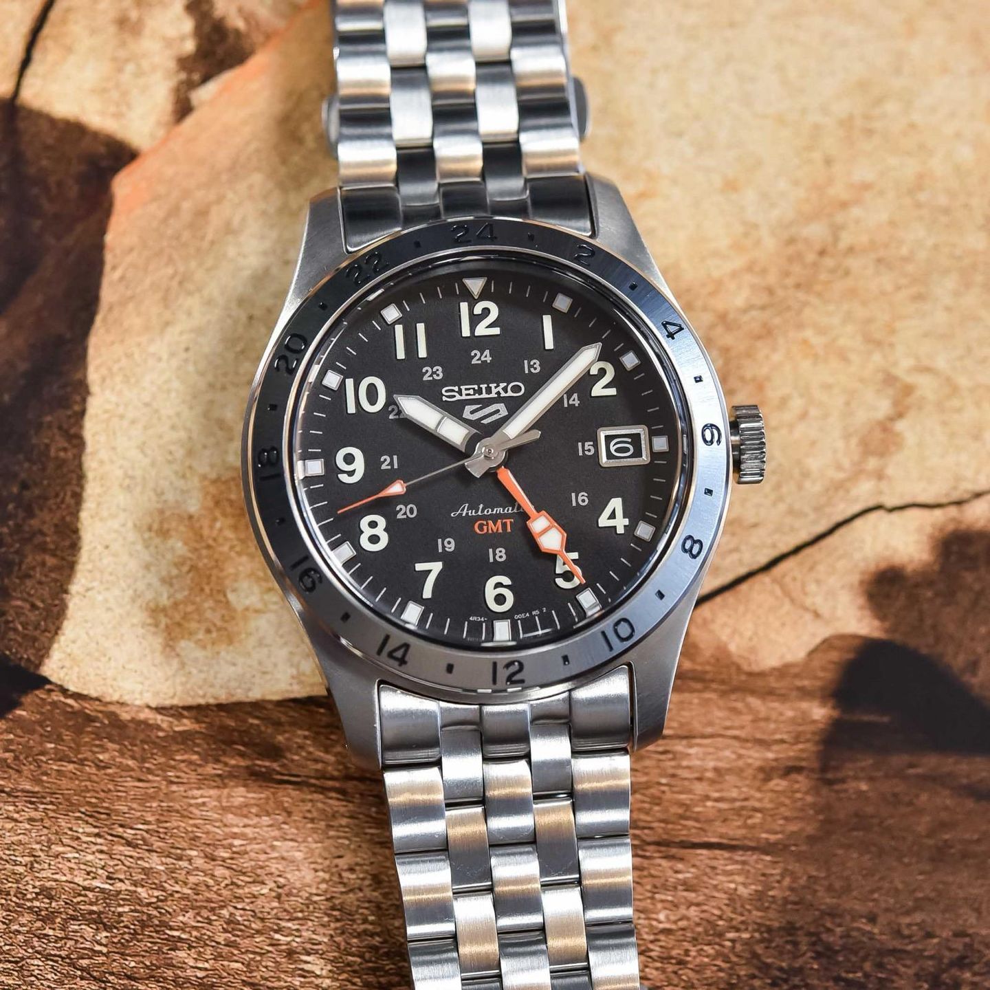Th ultimate Seiko SSK GMT guide: The Ideal Watch for the Time Zone Nerd ...