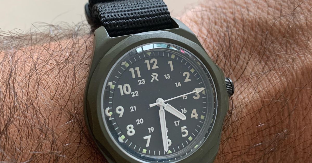 RZE Urbanist Titanium Solar | WatchCrunch
