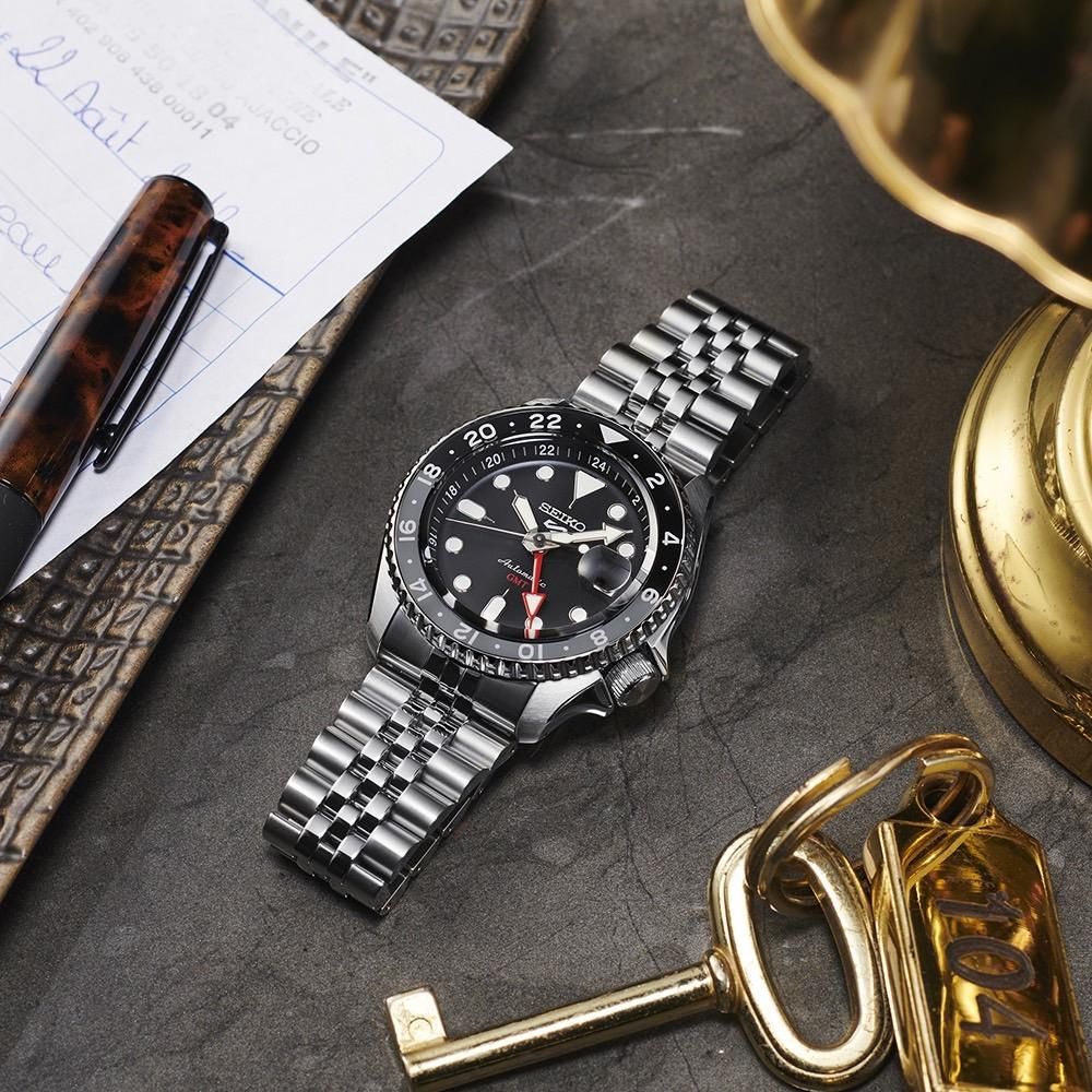 Th ultimate Seiko SSK GMT guide: The Ideal Watch for the Time Zone Nerd ...