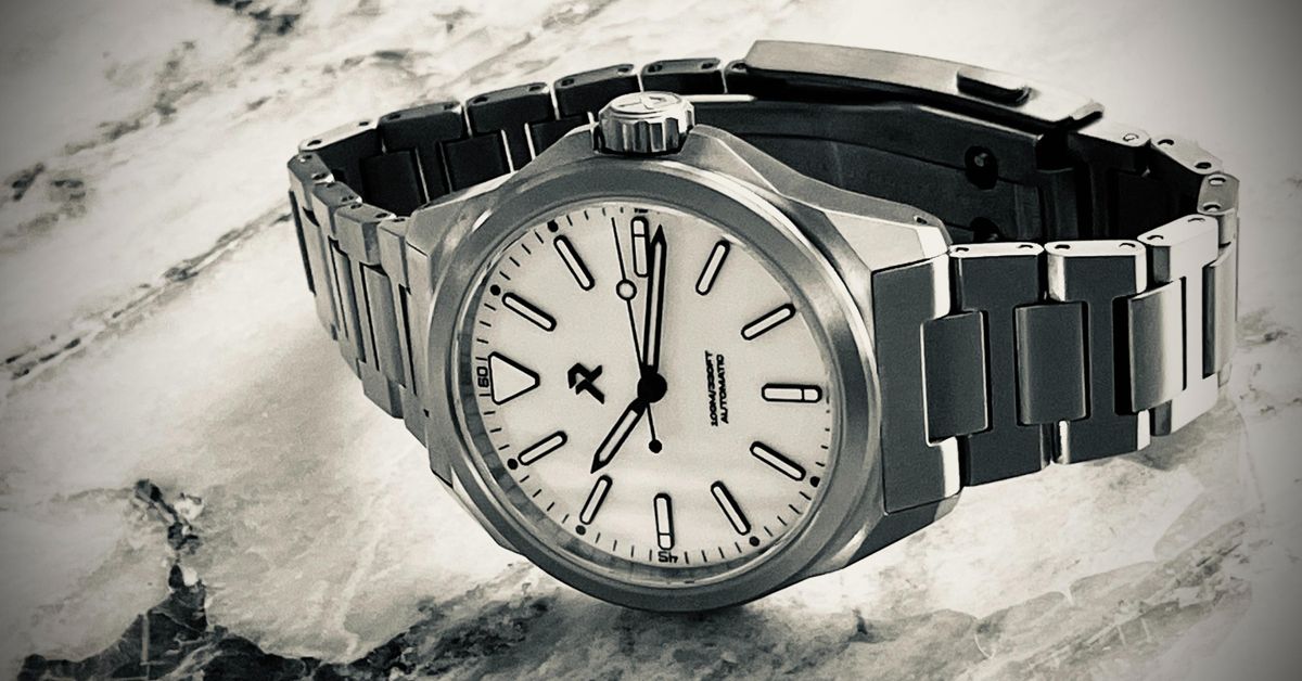 Review of the RZE Resolute Pro (Titanium, White Enamel 40mm) | WatchCrunch